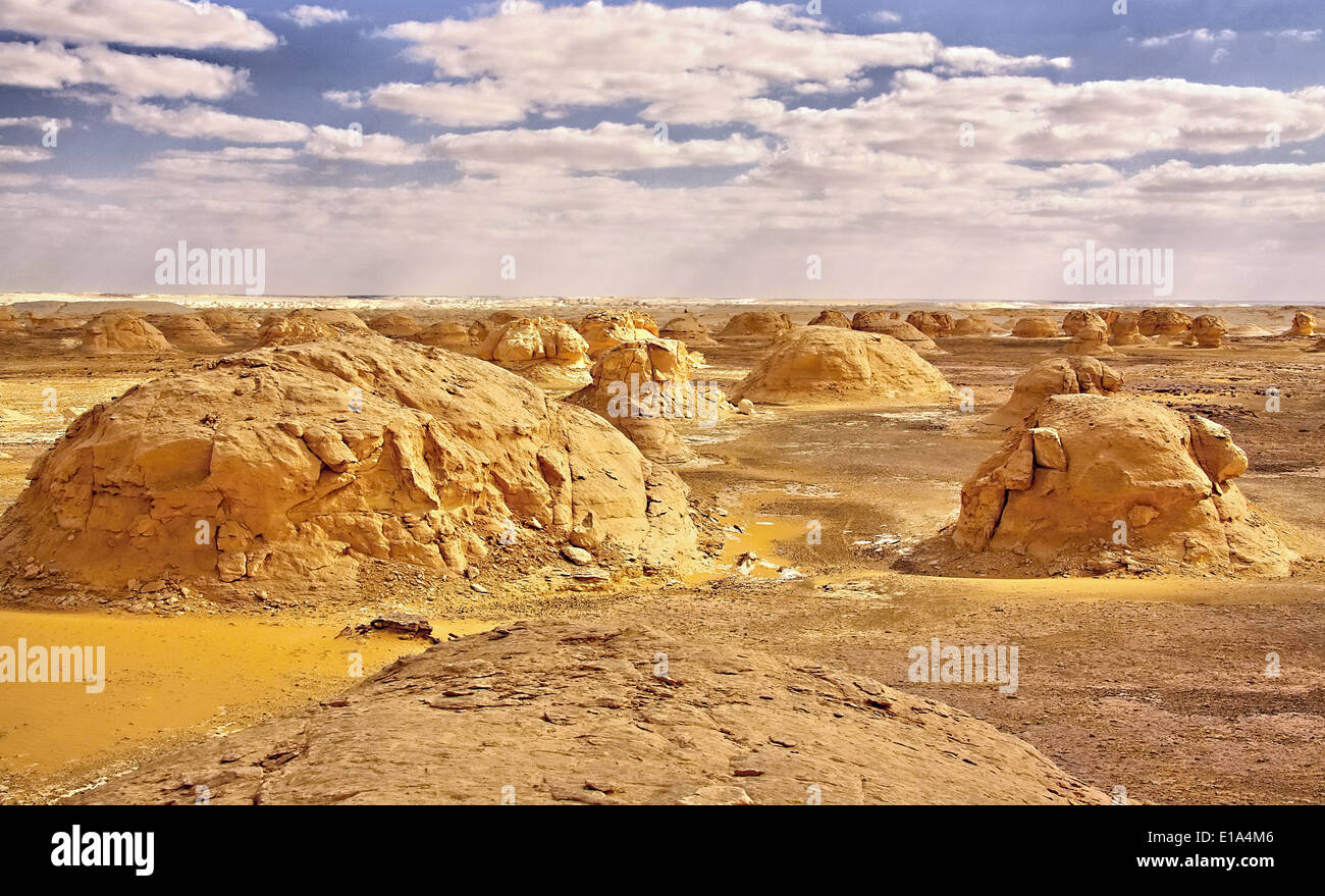 Landscape of the famous white desert in Egypt with limestone rocks ...
