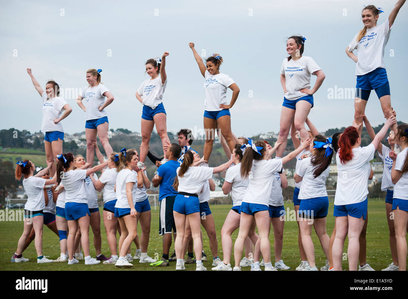 Match cheerleaders hi-res stock photography and images - Alamy