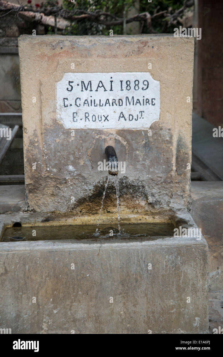 Old water trough hi-res stock photography and images - Alamy