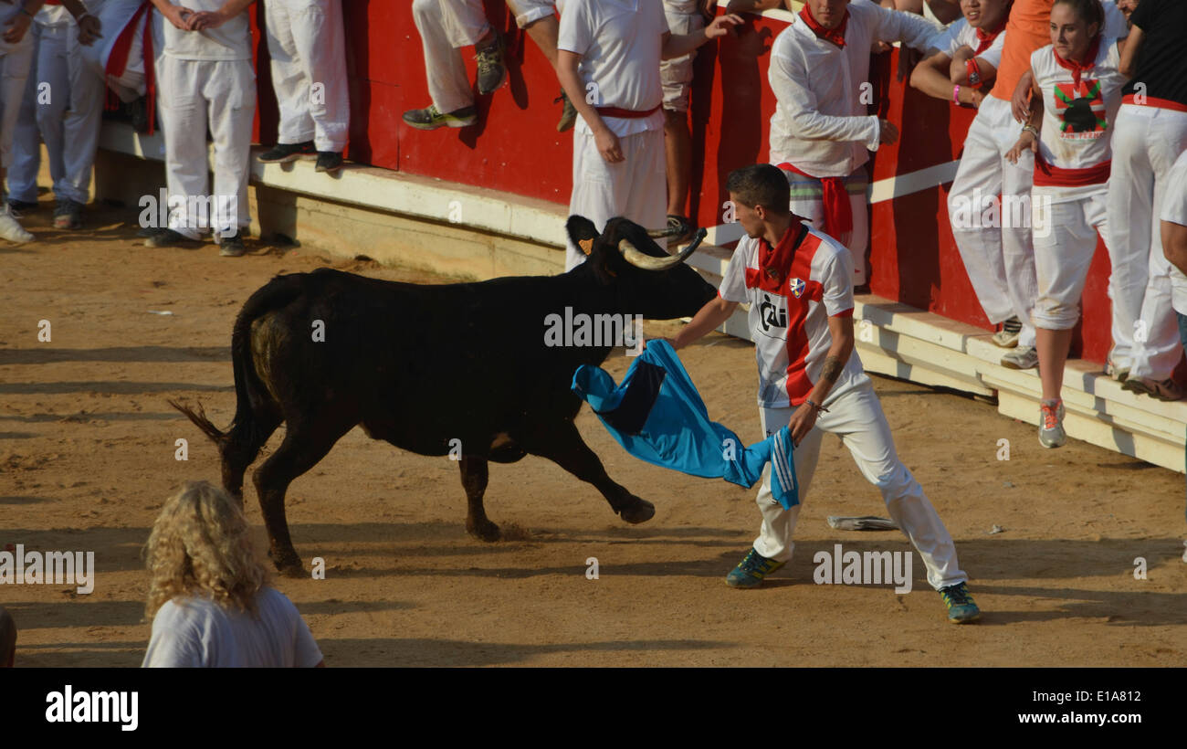Crowd running scared hi-res stock photography and images - Alamy