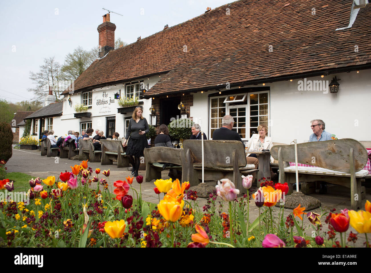 Country pub garden hi-res stock photography and images - Alamy