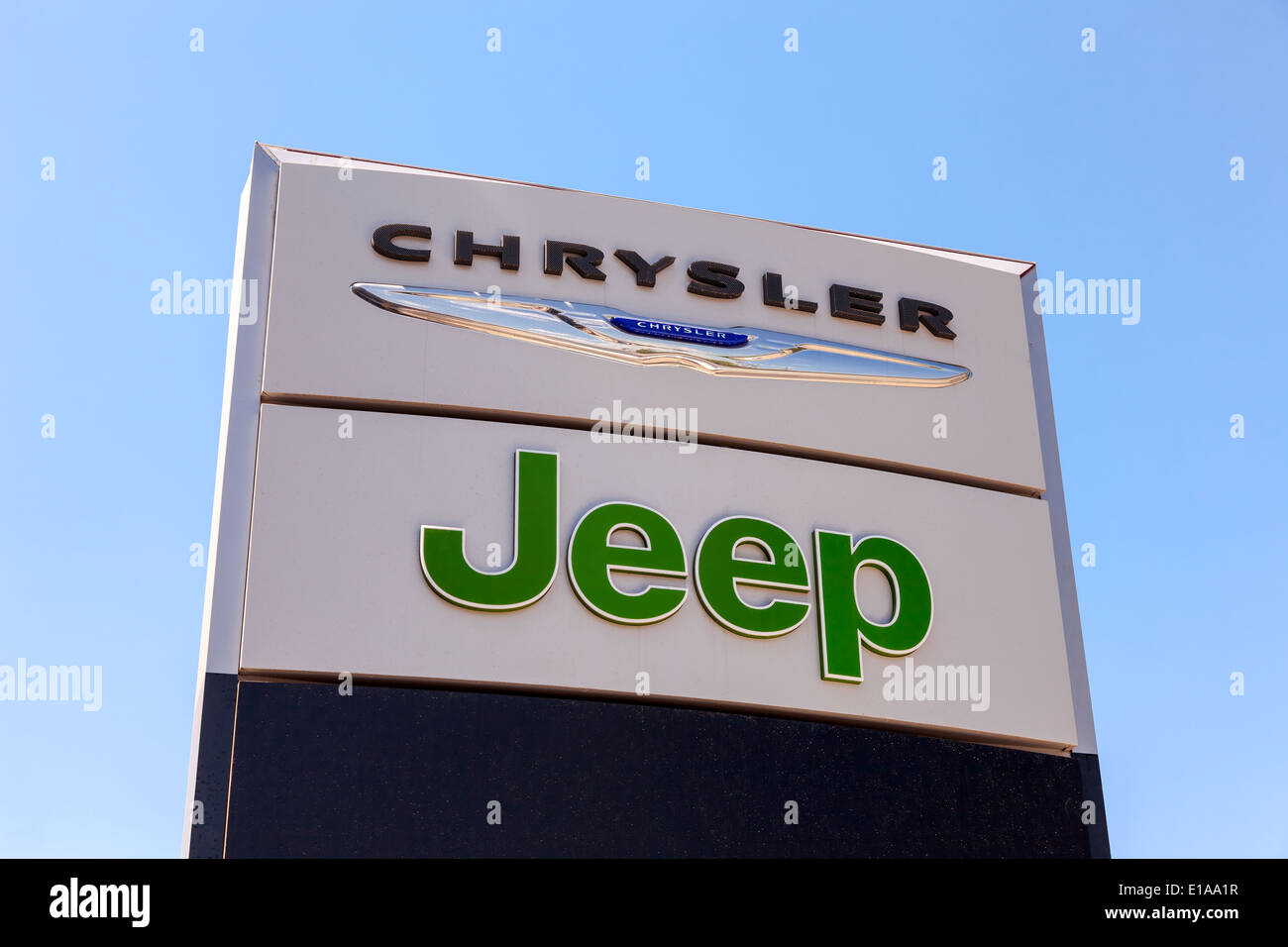 Chrysler, Jeep automobile dealership sign Stock Photo - Alamy