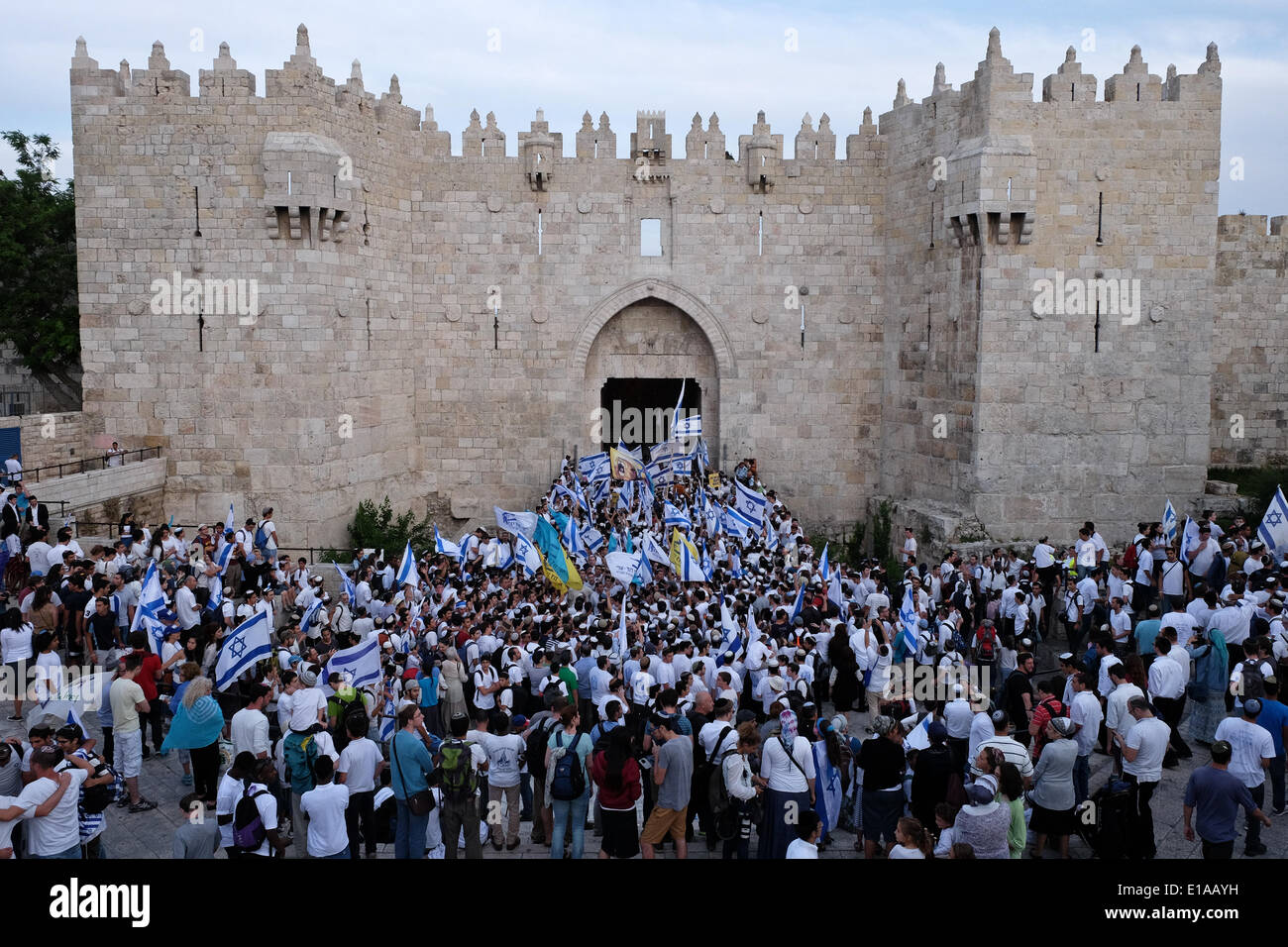 Jerusalem, Israel. 28th May 2014. Dance of Flags participants celebrate ...
