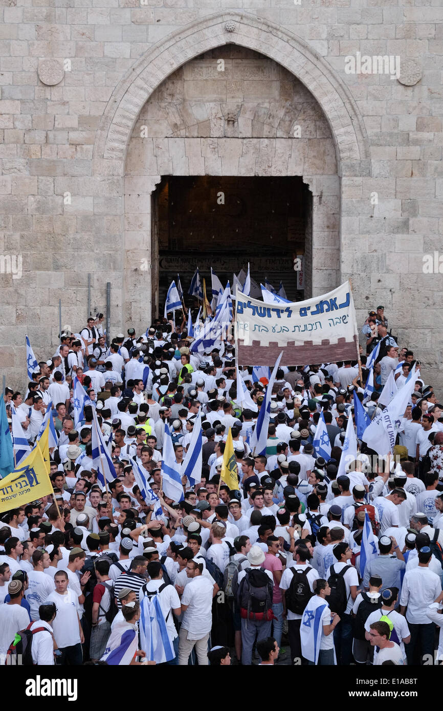 Jerusalem, Israel. 28th May 2014. Dance of Flags participants celebrate ...