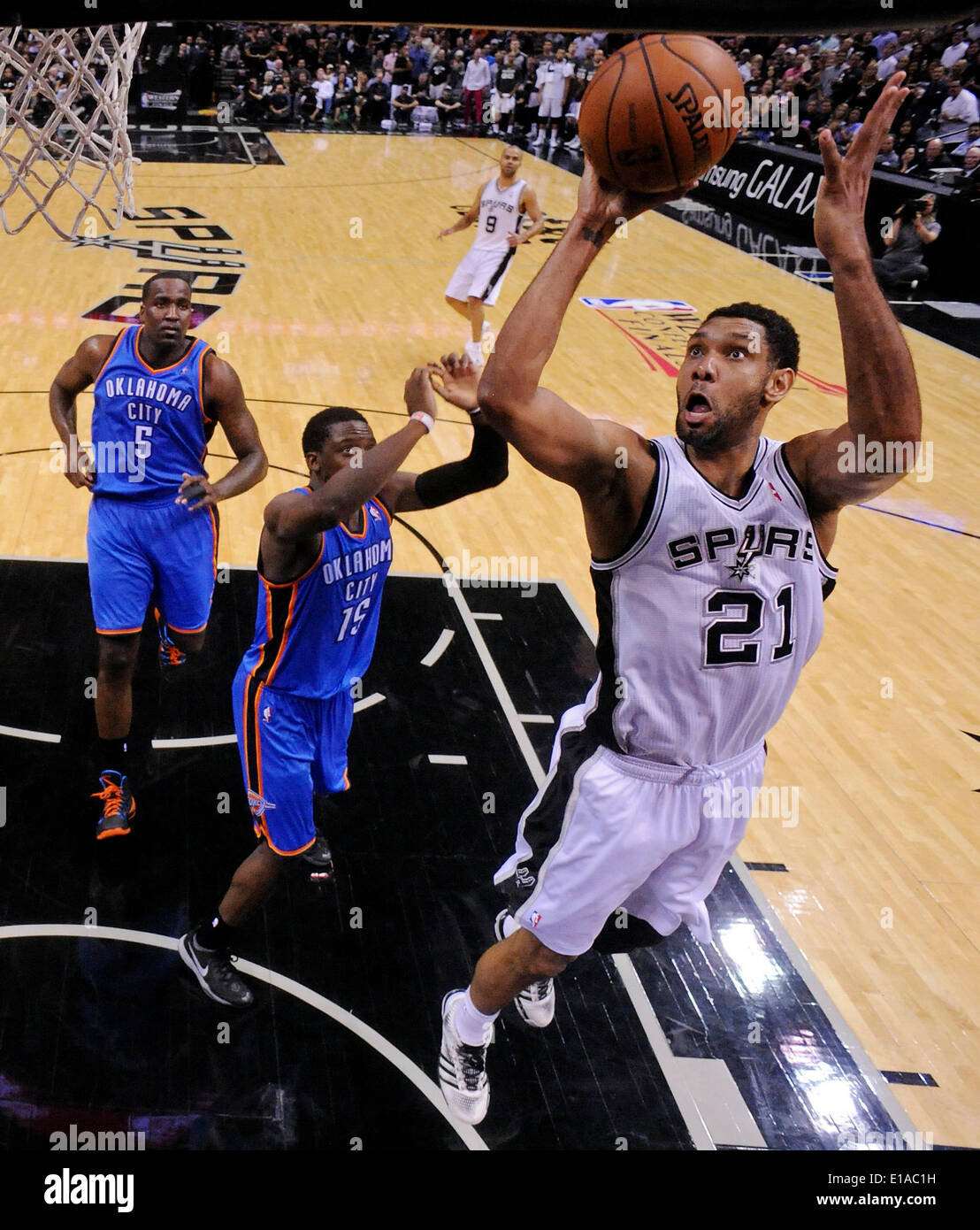 Tim duncan action hi-res stock photography and images - Alamy