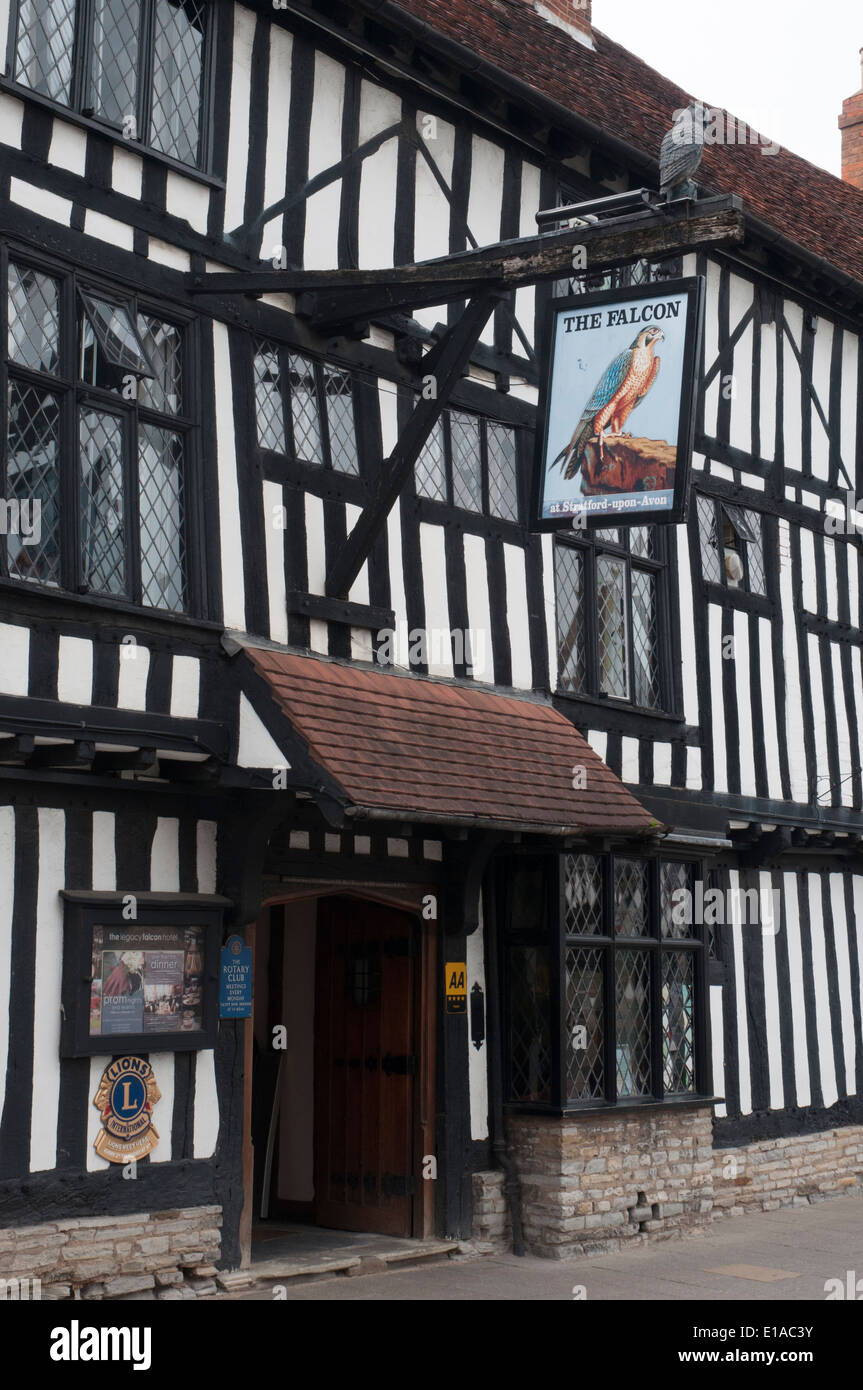 Tudor style hotel hi-res stock photography and images - Alamy