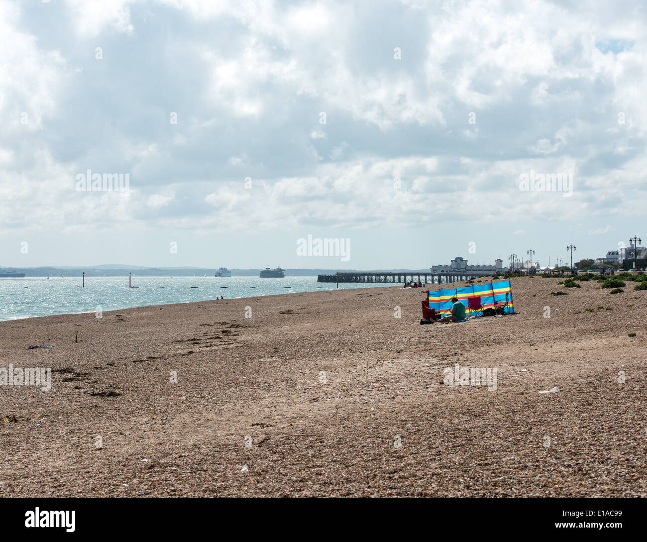 Windbreak shelter seaside pier hi-res stock photography and images - Alamy