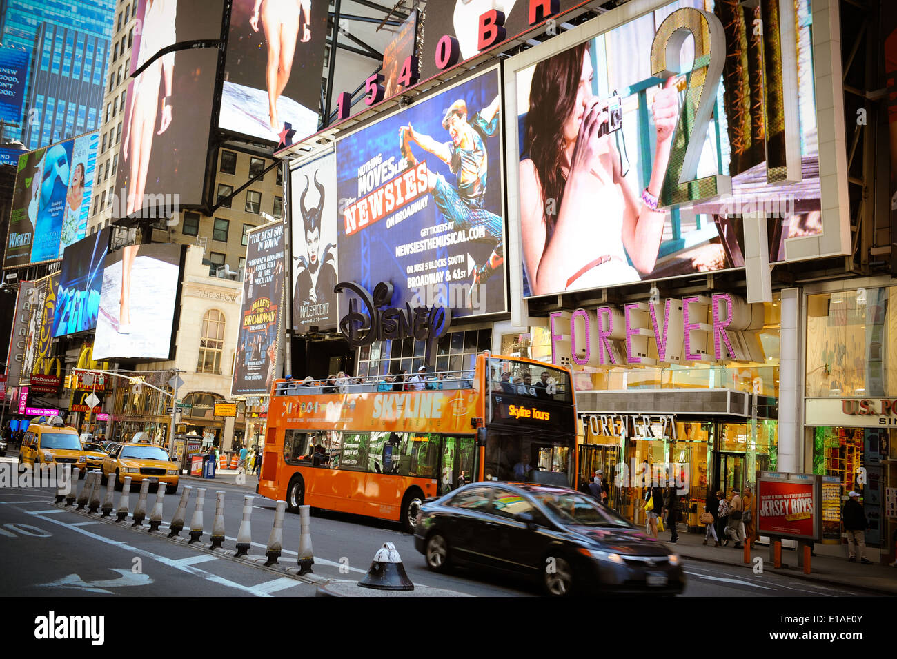Electric bus new york hi-res stock photography and images - Alamy