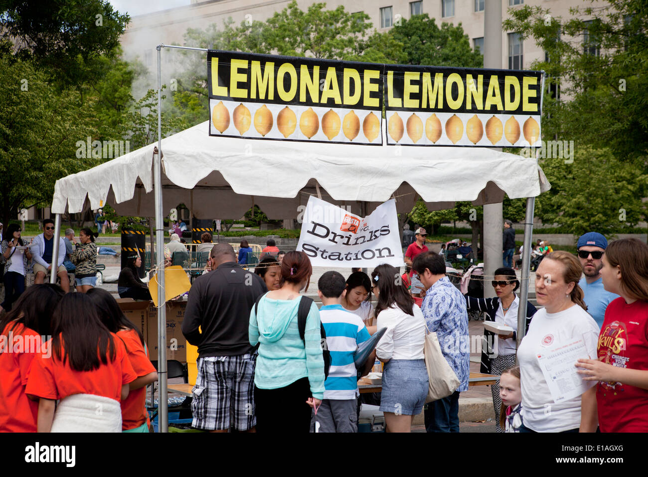 Lemonade stand booth hi-res stock photography and images - Alamy