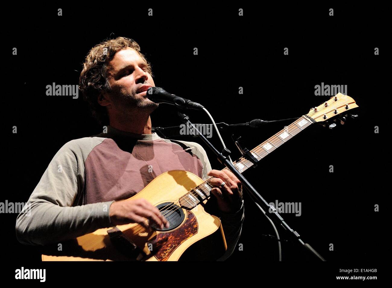 Jack johnson singer hi-res stock photography and images - Alamy