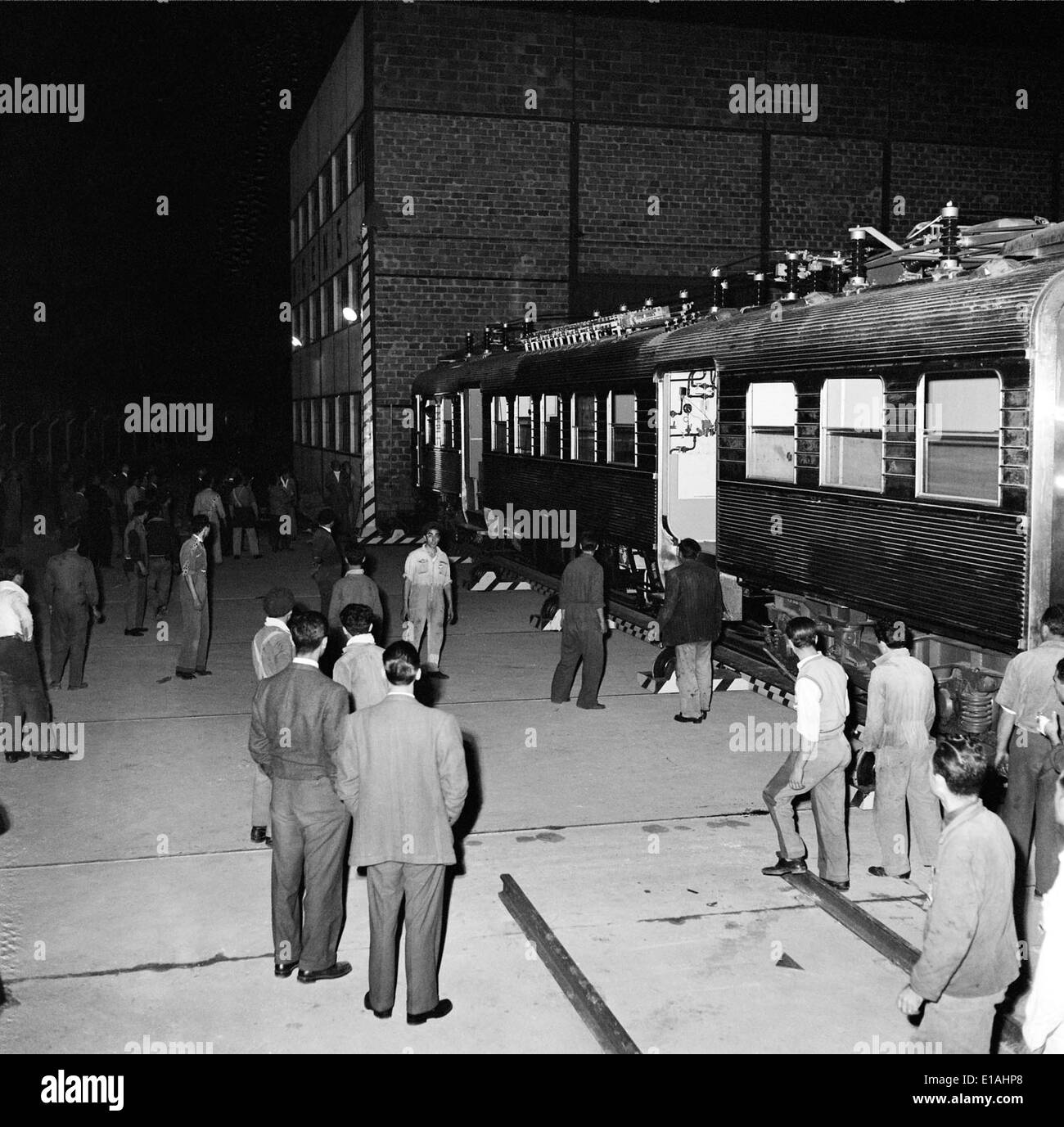 Comboio in Portugal refers to the train system used for passenger and ...