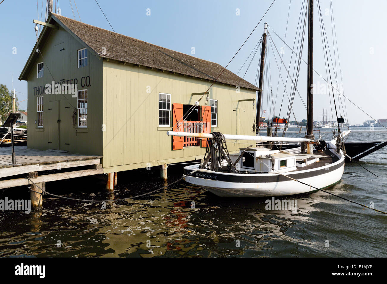 Sloop hi-res stock photography and images - Alamy