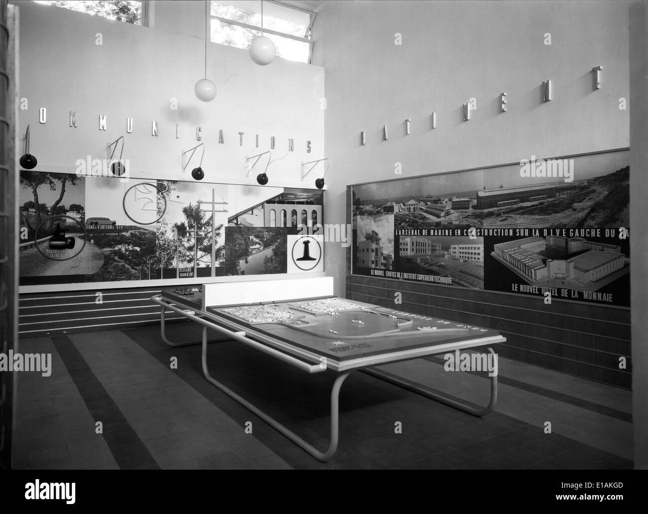 The 1937 Exposição Internacional de Paris showcased international ...