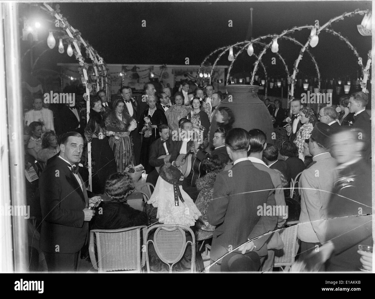 1937 paris international exhibition hi-res stock photography and images ...