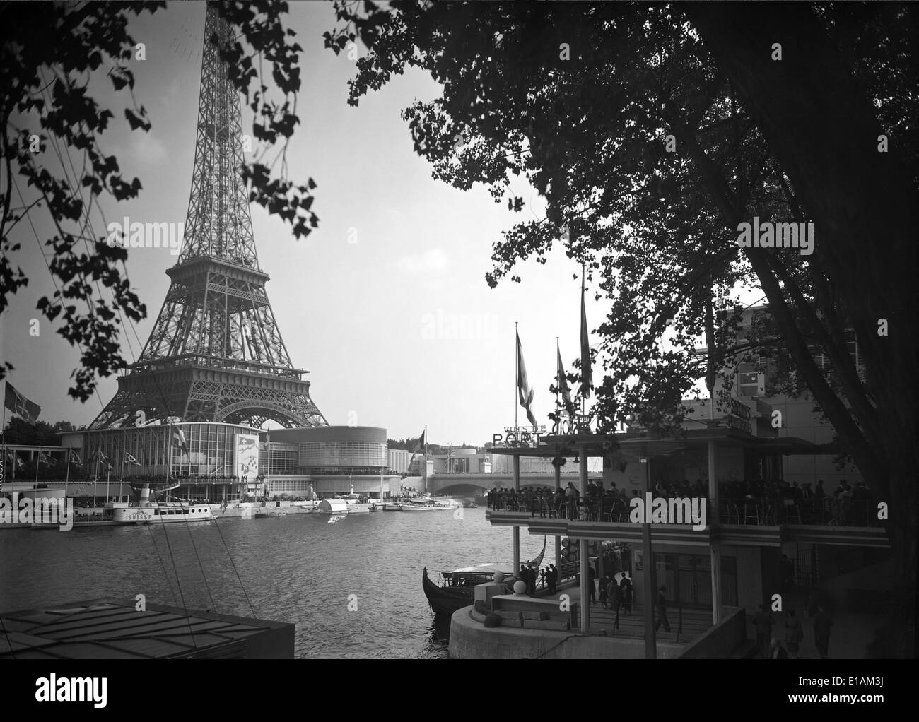 The Exposição Internacional de Paris, held in 1937, was a major world ...