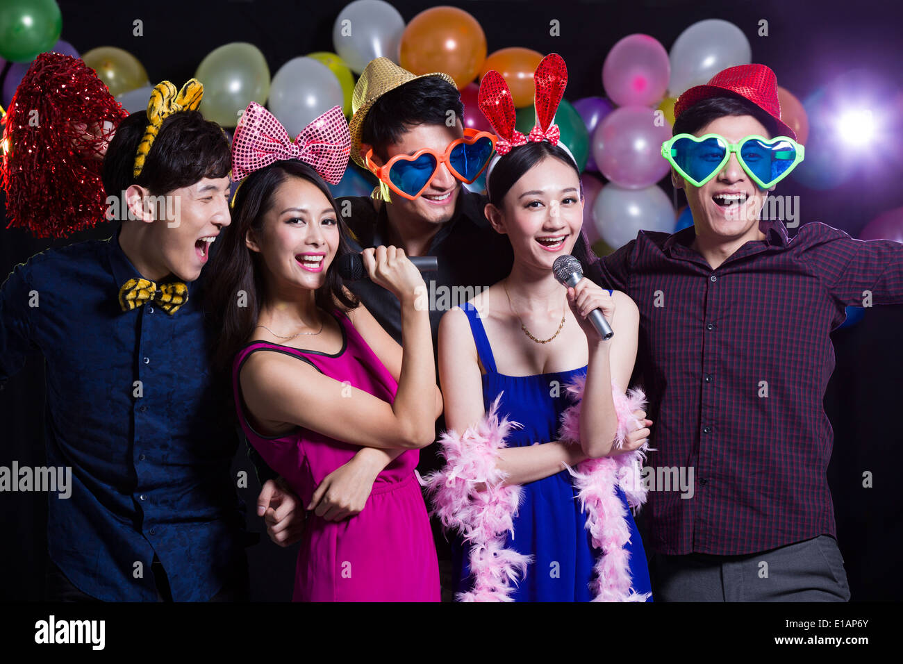 Fashionable adults singing Stock Photo - Alamy