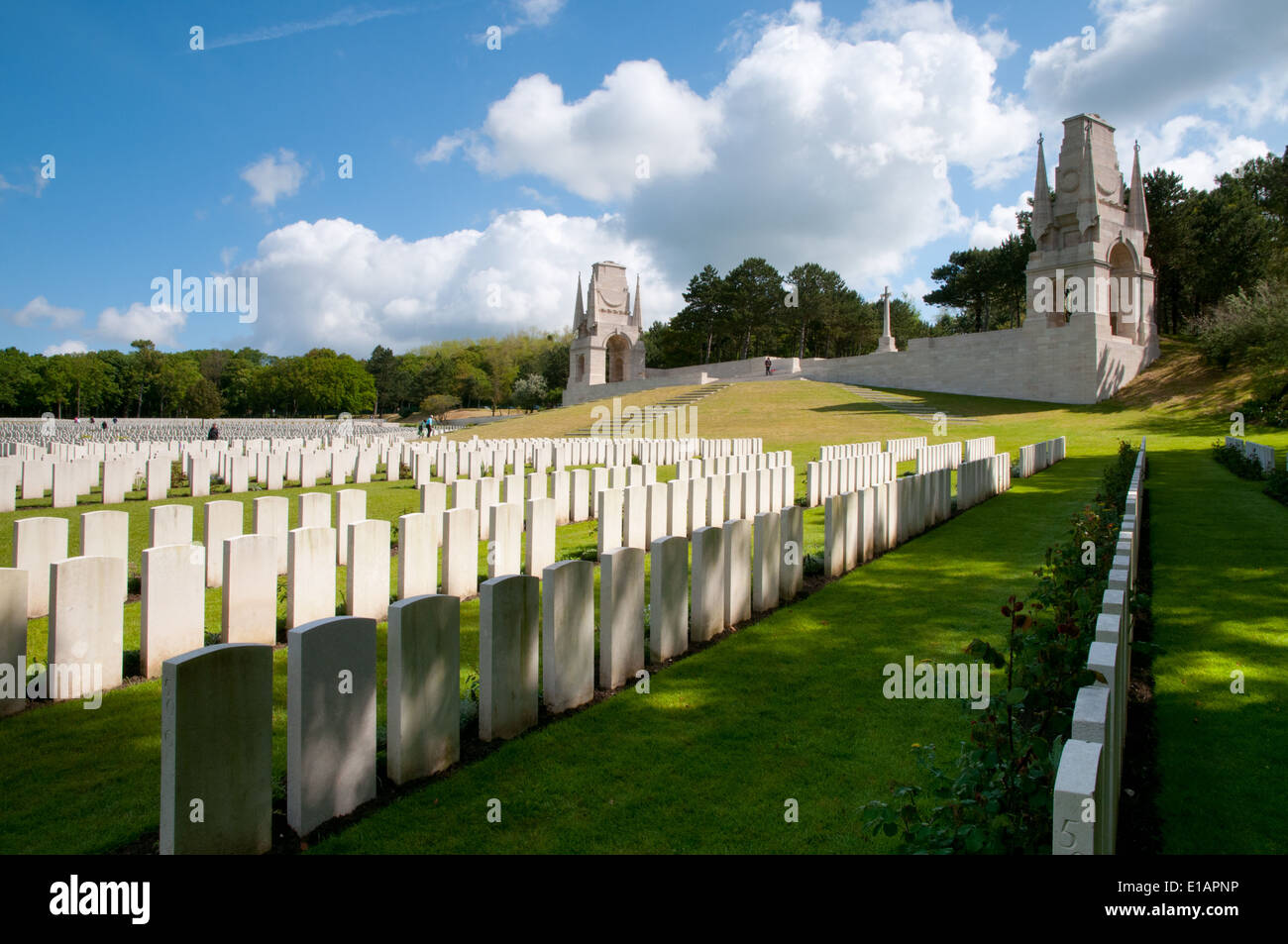Etaples Military Cemetery, largest British war cemetery in France ...