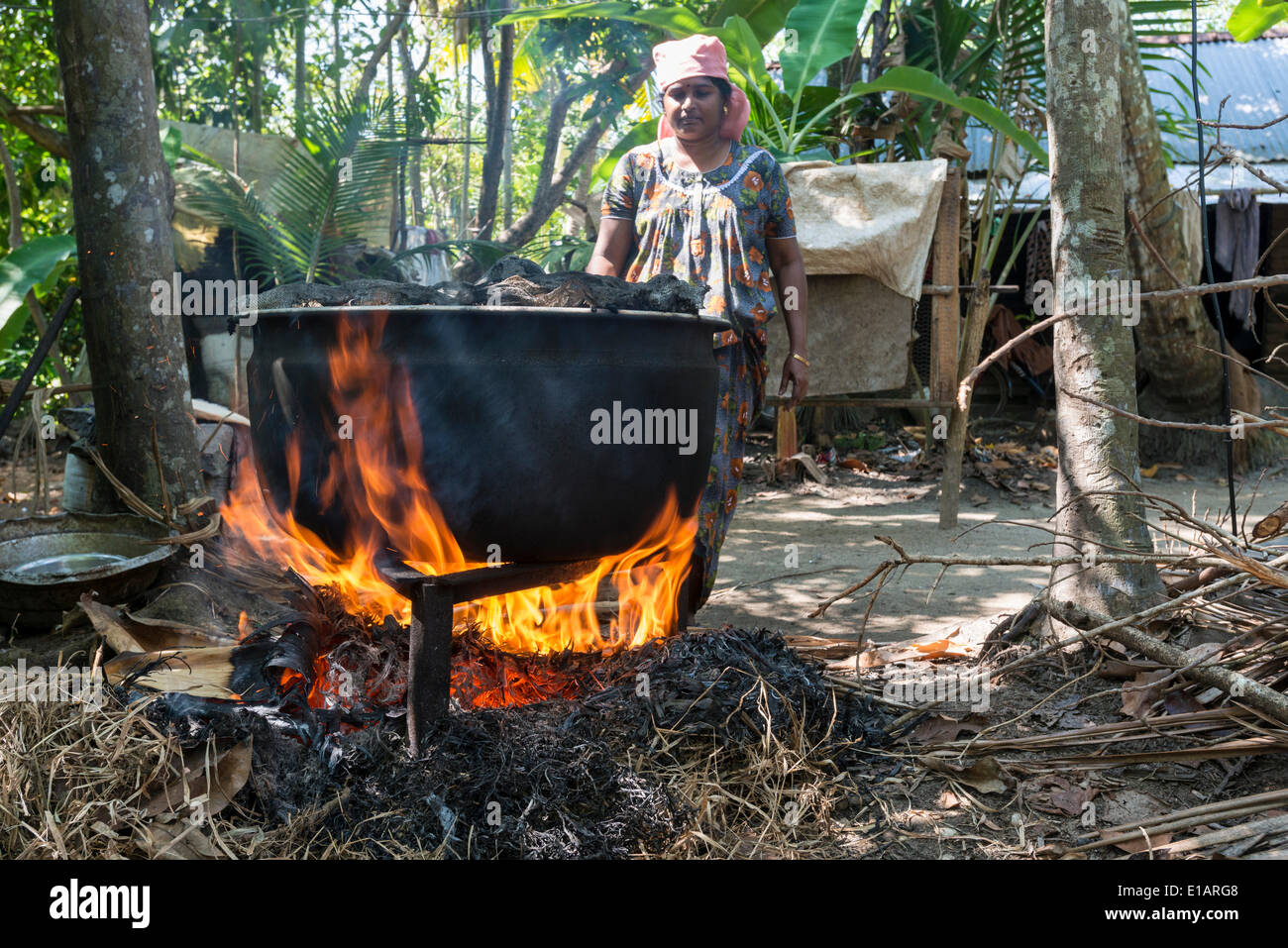 Indian cooking pots hi-res stock photography and images - Alamy