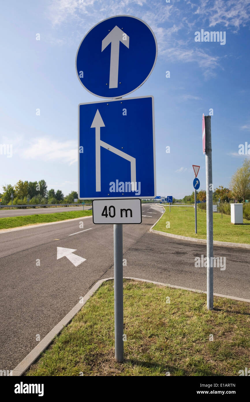 Highway traffic signs arrow hi-res stock photography and images - Alamy