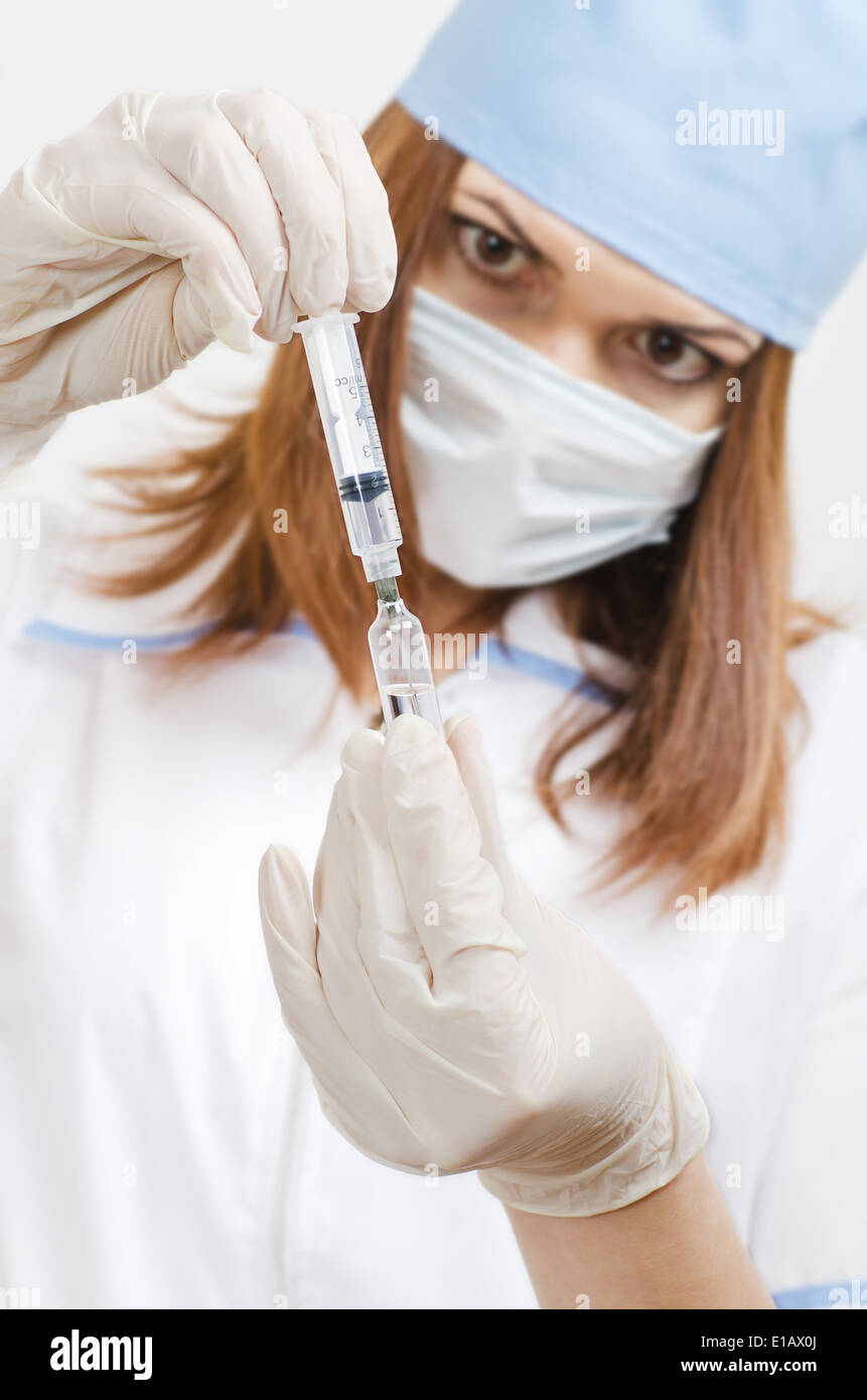 nurse prepares a vaccine for injection Stock Photo - Alamy