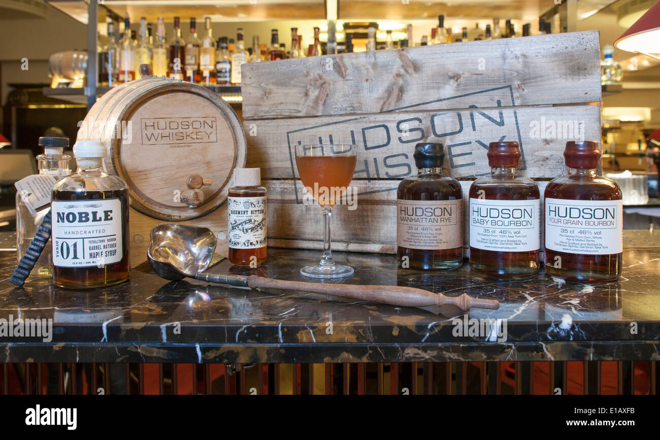 Hudson whisky bartenders kit including box, barrel on a bar top Stock ...