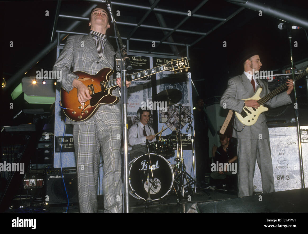 BLOW MONKEYS UK rock group about 1987. From left: Robert Howard, Tony ...