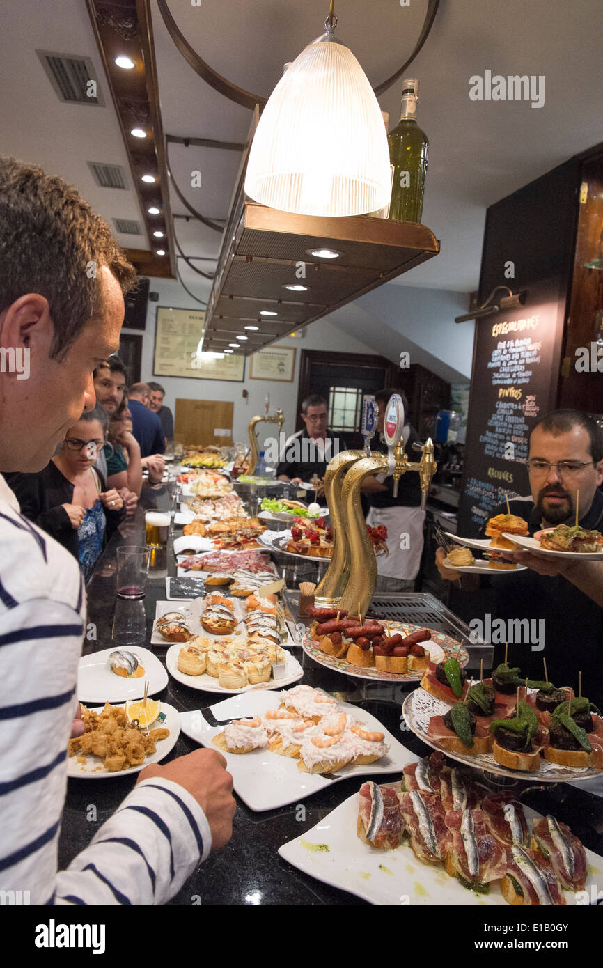 Basque tour hi-res stock photography and images - Alamy