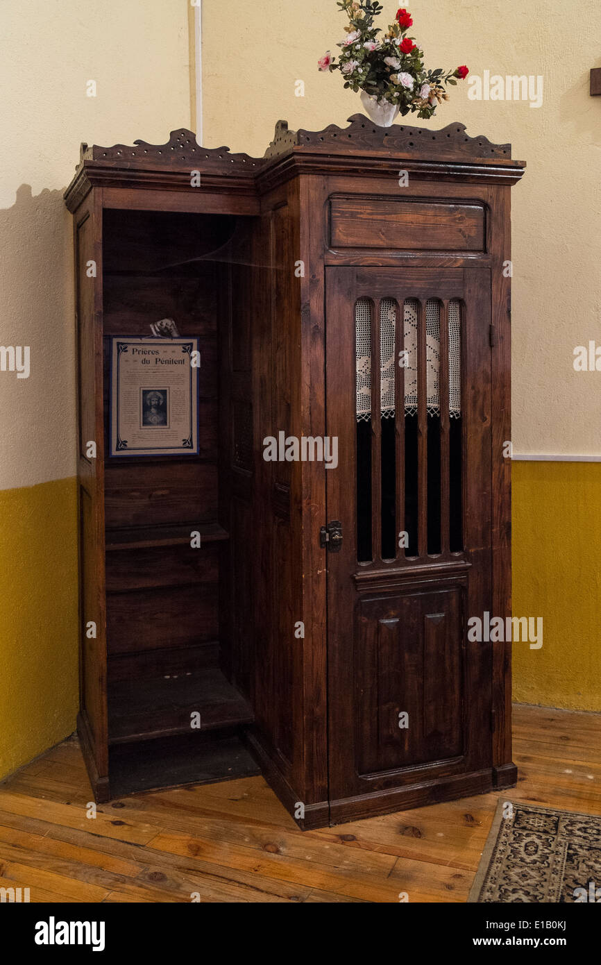 Confession box church hi-res stock photography and images - Alamy