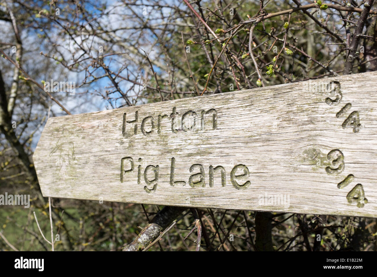 Pig Lane Horton Walkers Direction Sign near Avebury Stock Photo - Alamy
