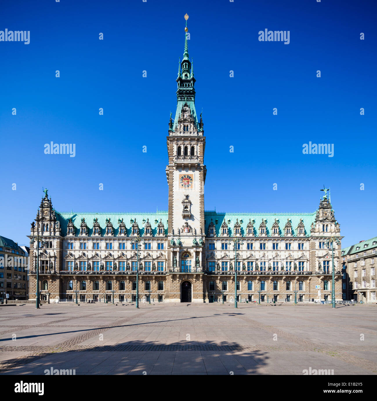 Front view of the famous town hall in Hamburg, Germany Stock Photo - Alamy