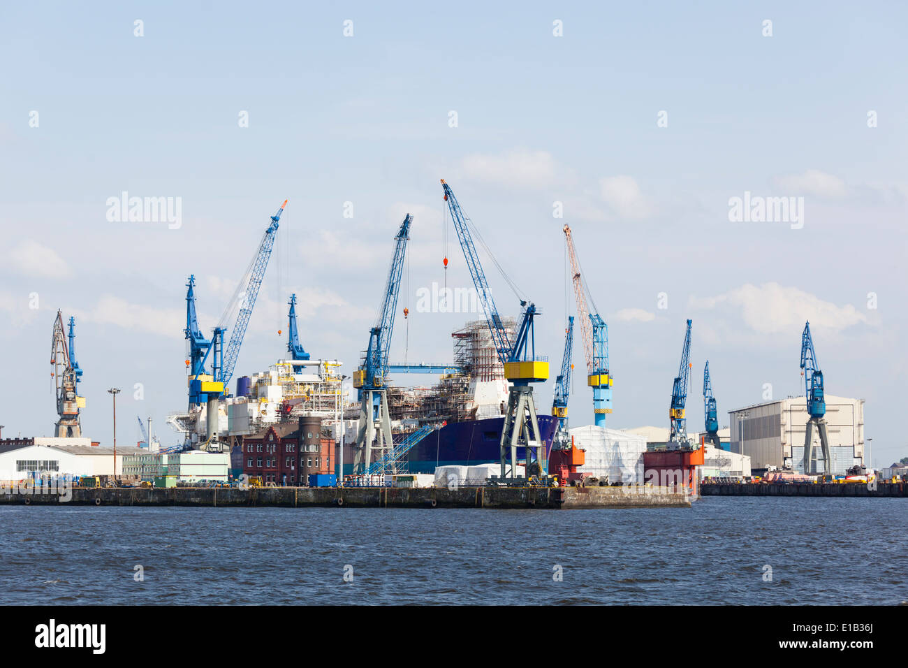 Shipyard wharf hi-res stock photography and images - Alamy