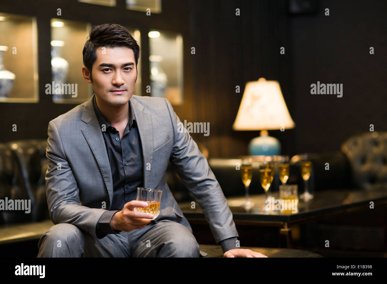 Drink alcohol pub three young hi-res stock photography and images - Alamy