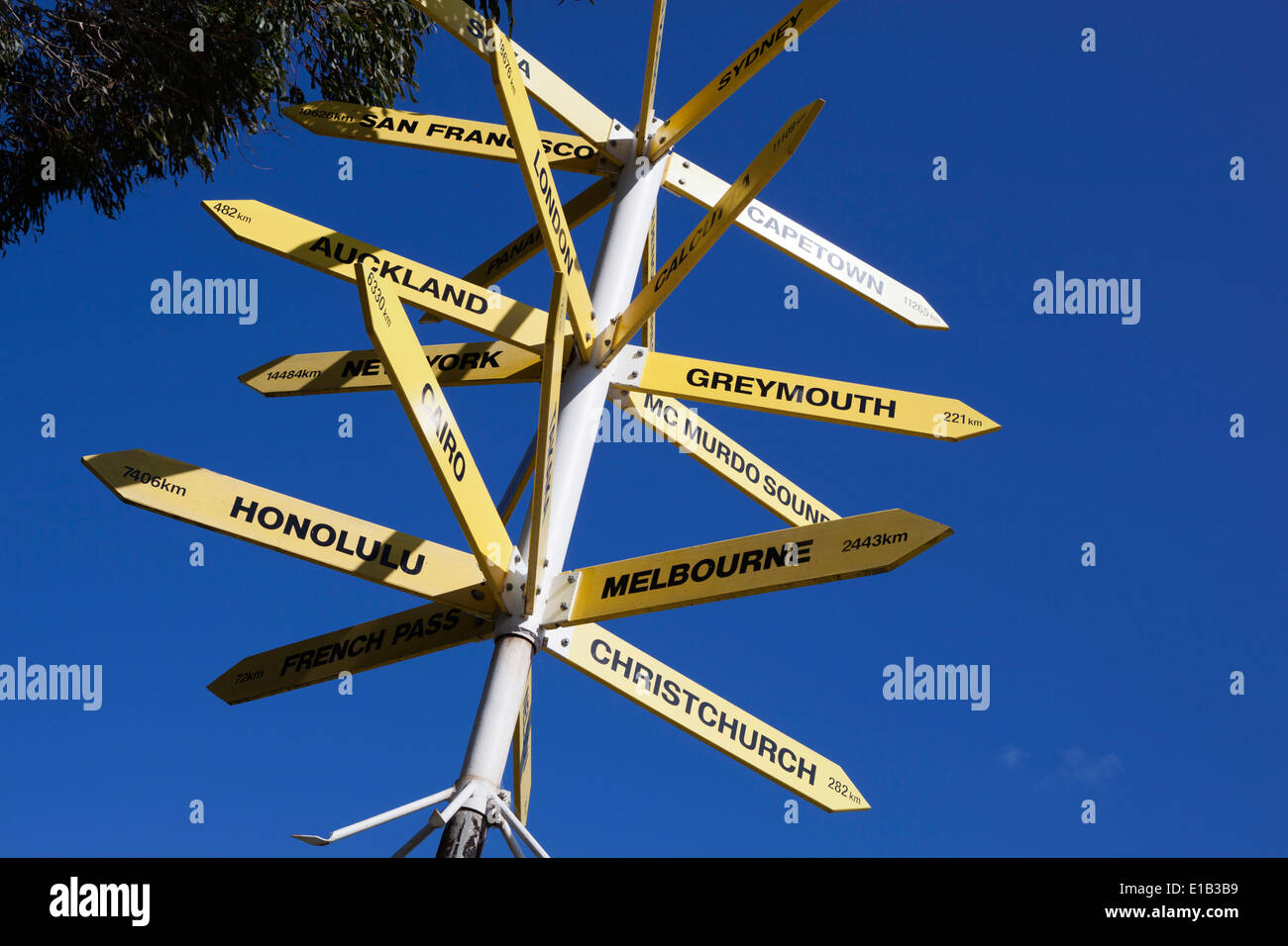 Signpost world hi-res stock photography and images - Alamy