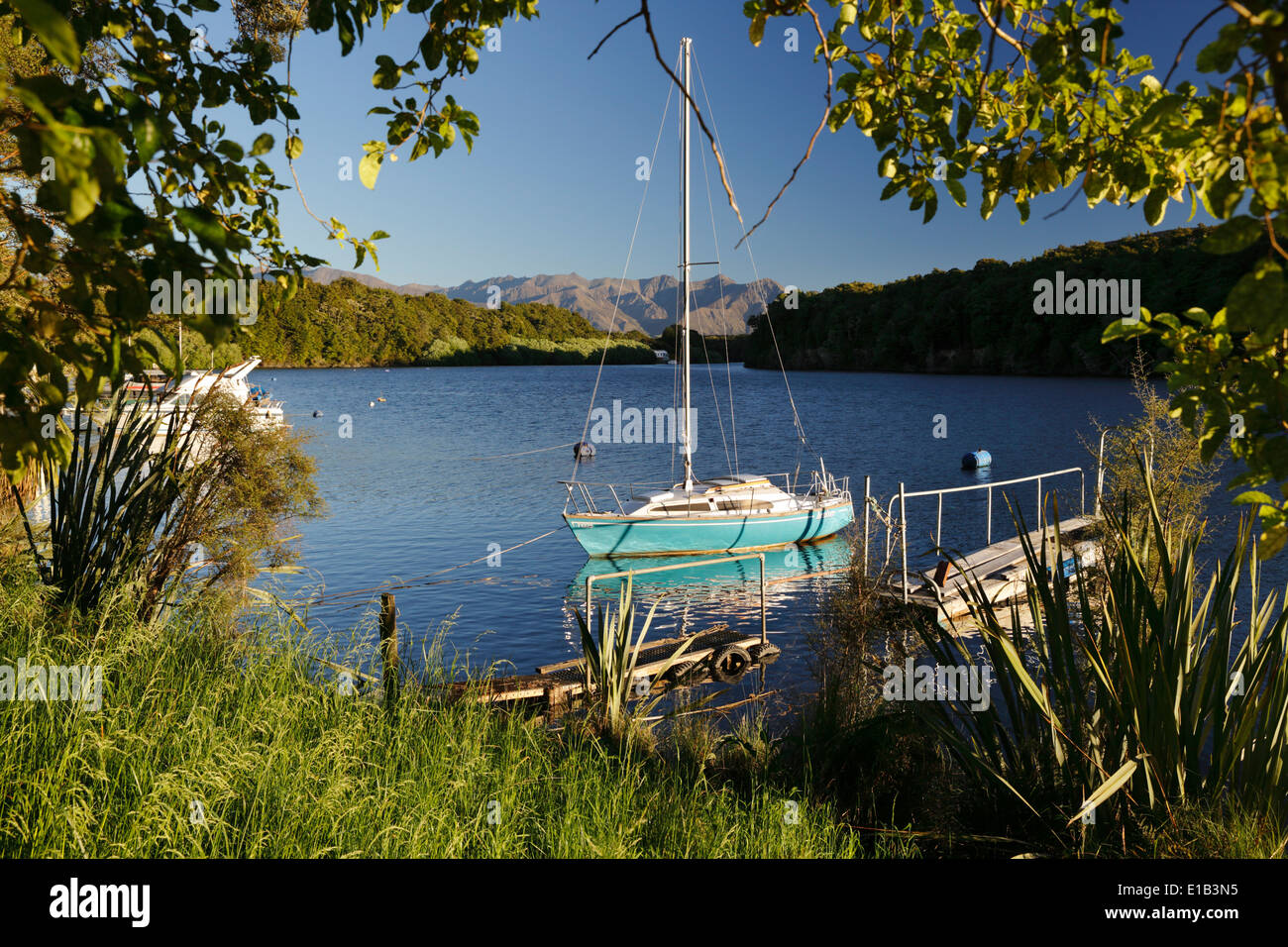 Lake manapouri new zealand hi-res stock photography and images - Alamy