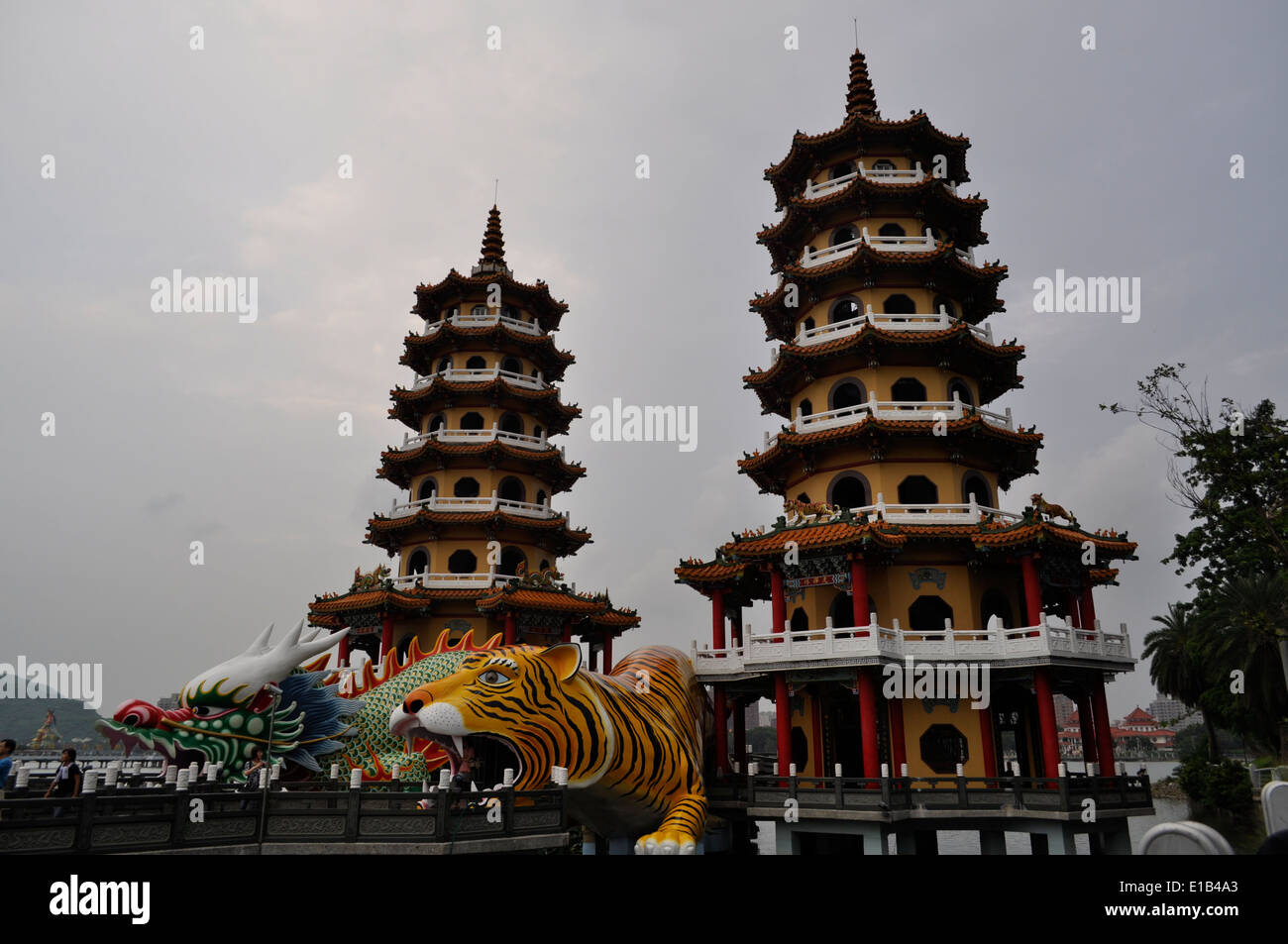 The Dragon and Tiger Pagodas,Kaohsiung,Taiwan Stock Photo - Alamy