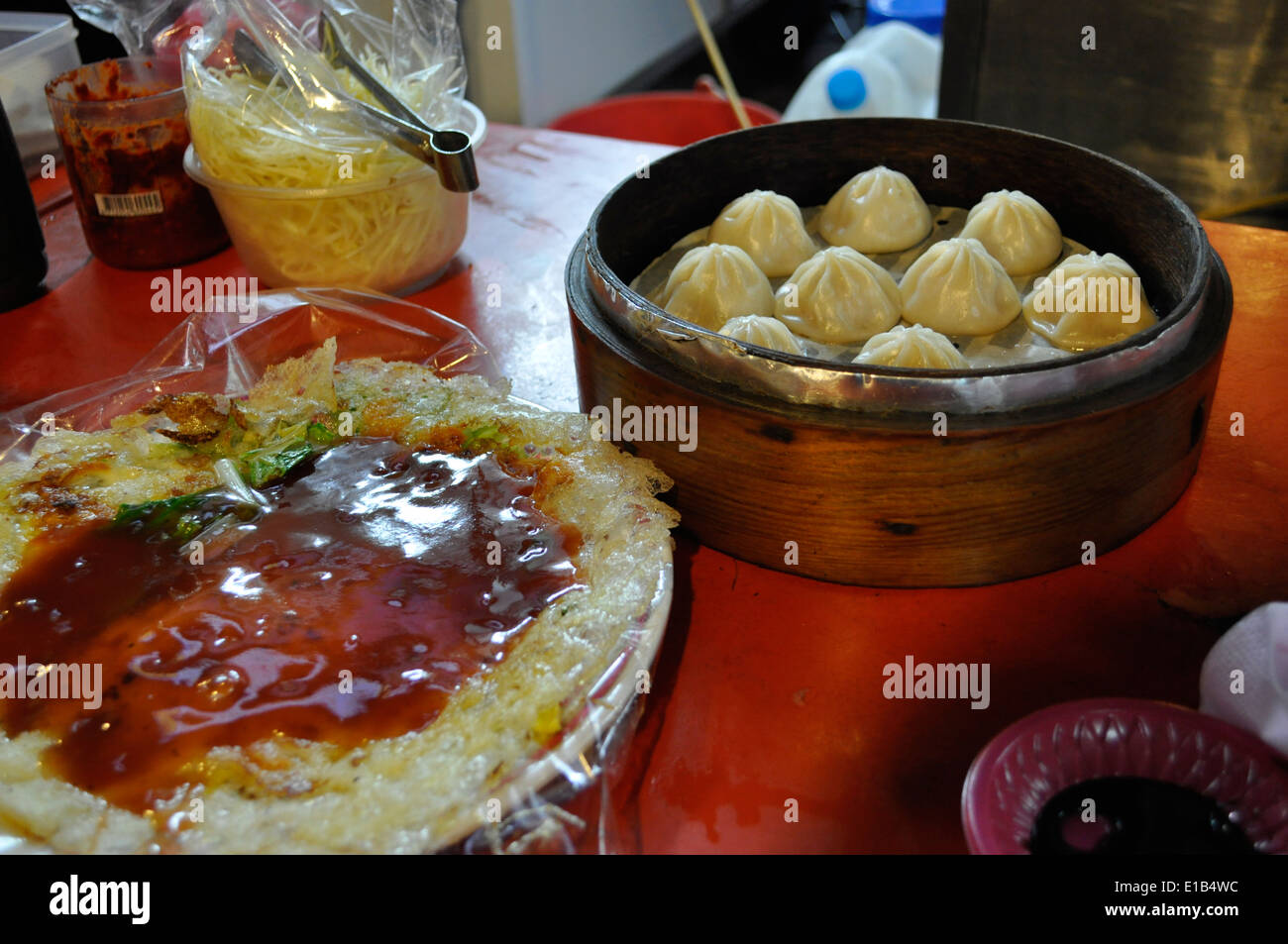 Ruifeng night market taiwan hi-res stock photography and images - Alamy