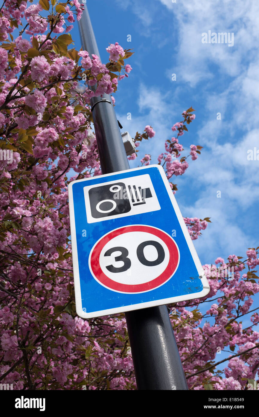 Radar speed sign hi-res stock photography and images - Alamy