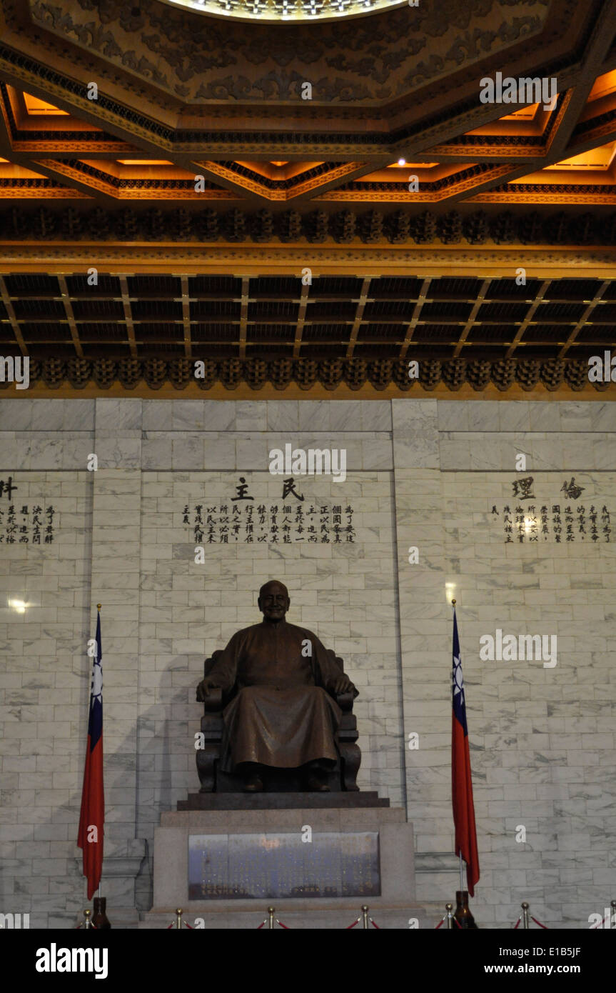 Statue of Chiang Kai-shek,Liberty Square (also Freedom Square) Taipei ...