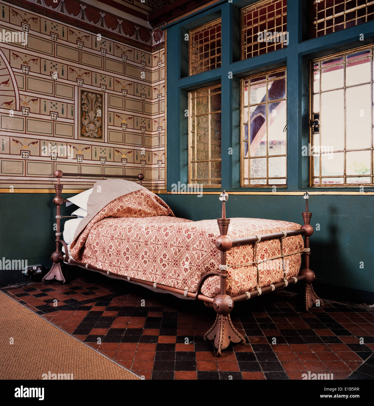 Castell coch hi-res stock photography and images - Alamy