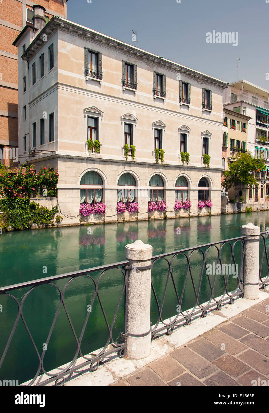 Buildings along the River Sile in Treviso in Italy Stock Photo - Alamy
