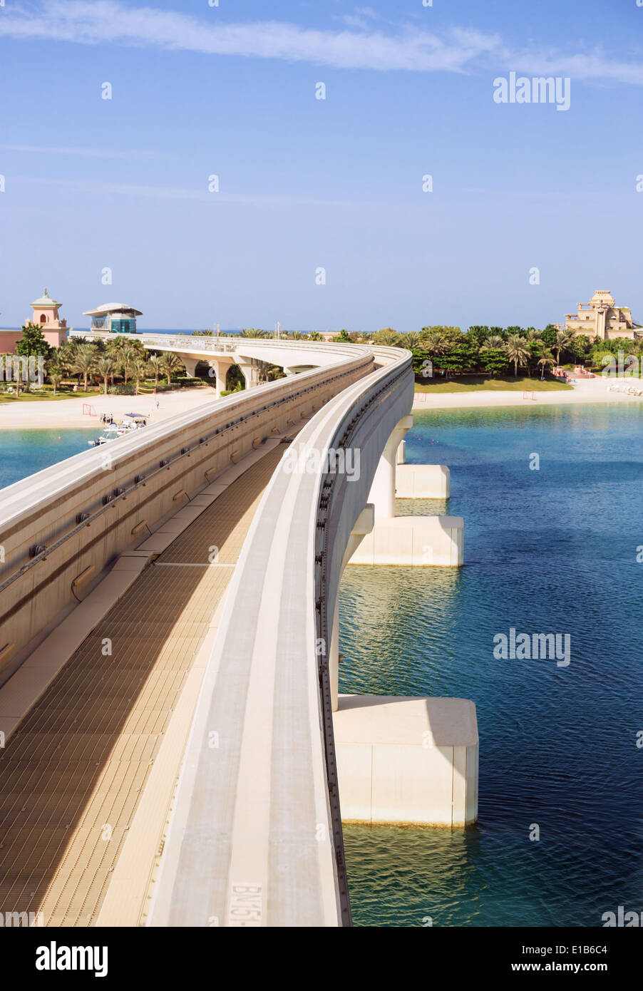 Monorail at the Palm Jumeirah in Dubai Stock Photo - Alamy