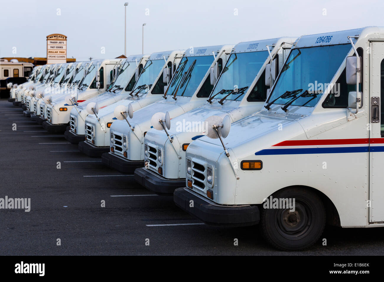Usps carrier hi-res stock photography and images - Alamy