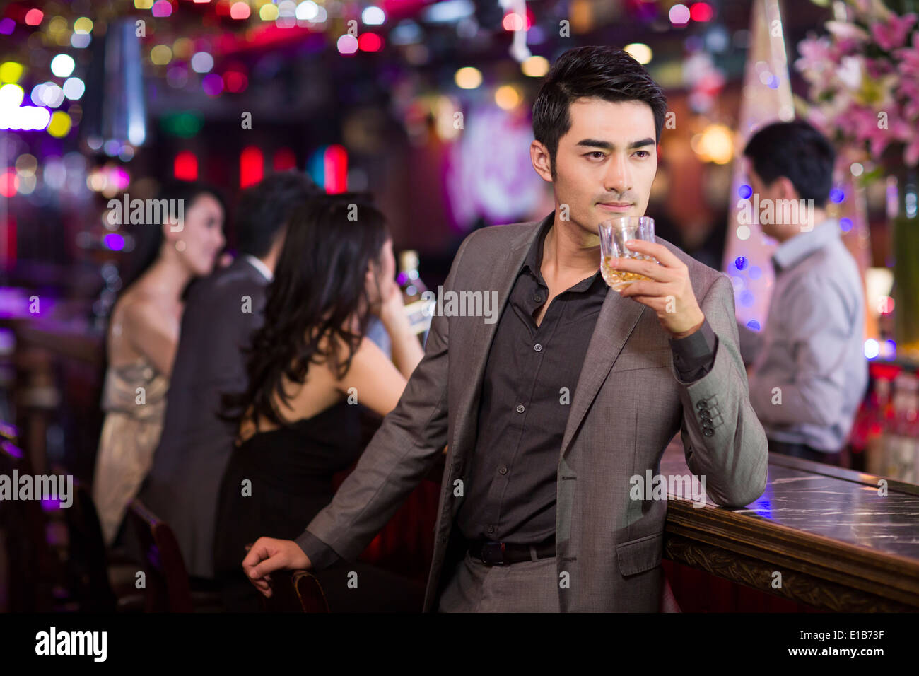 Only men drinking bar hi-res stock photography and images - Alamy