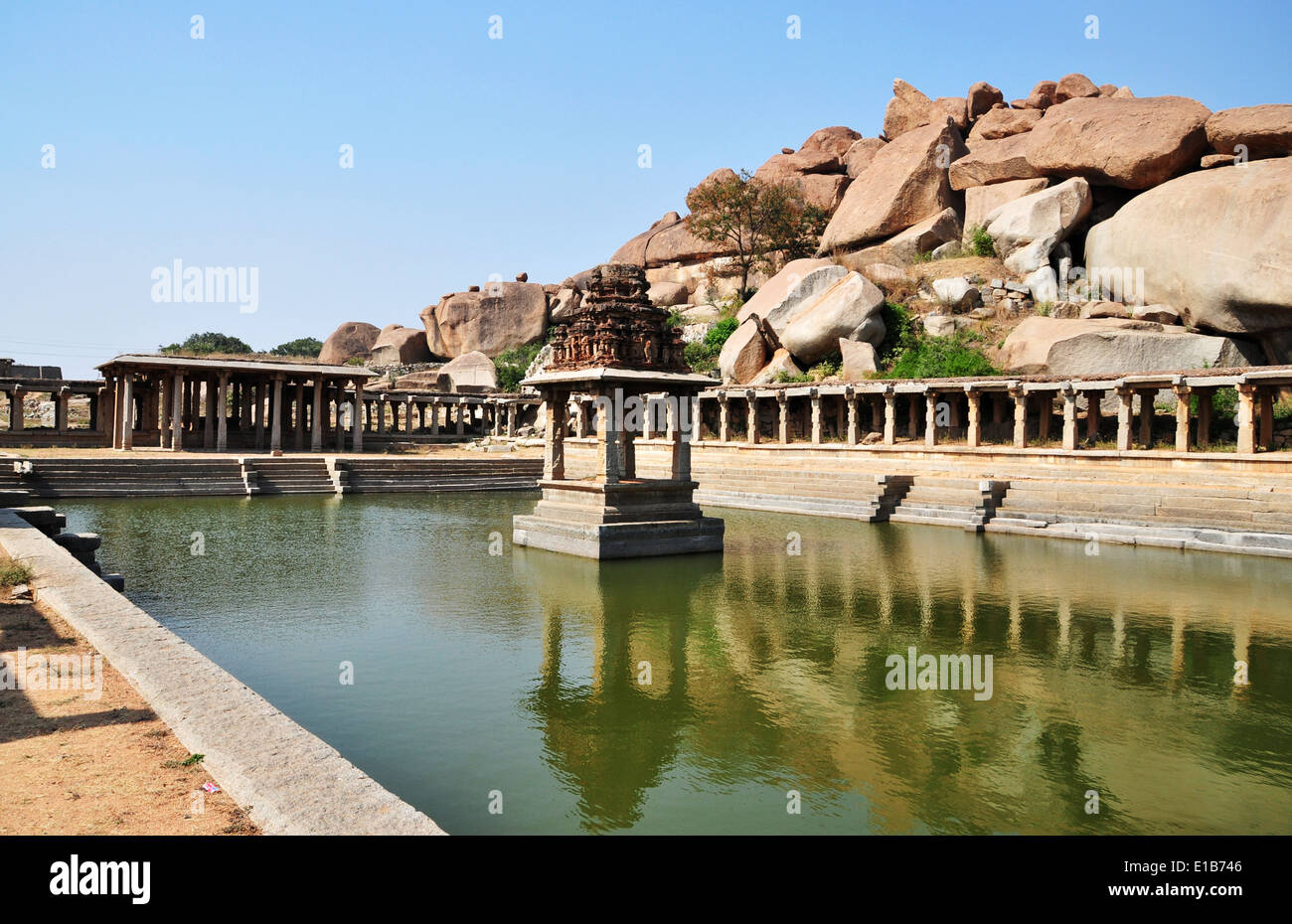 Sarovar water reflection architecture hi-res stock photography and ...