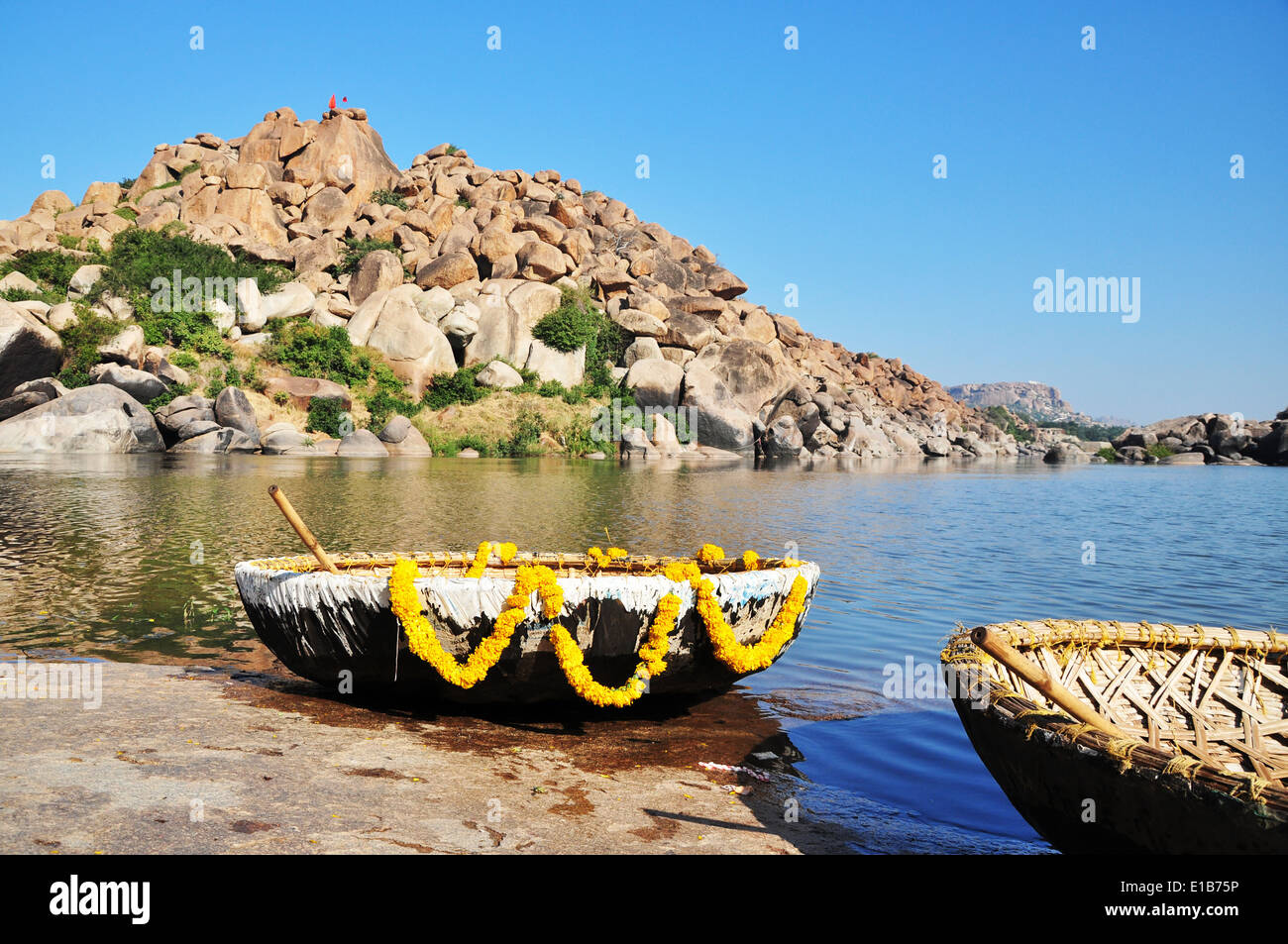 Coracles hi-res stock photography and images - Alamy