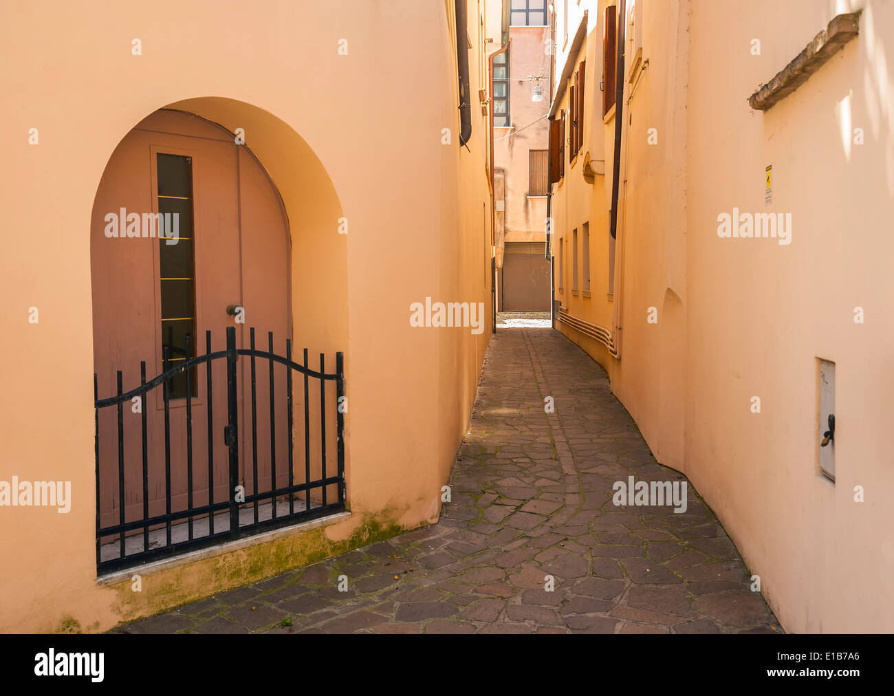 Colourful passageway between houses in Treviso, Italy Stock Photo - Alamy