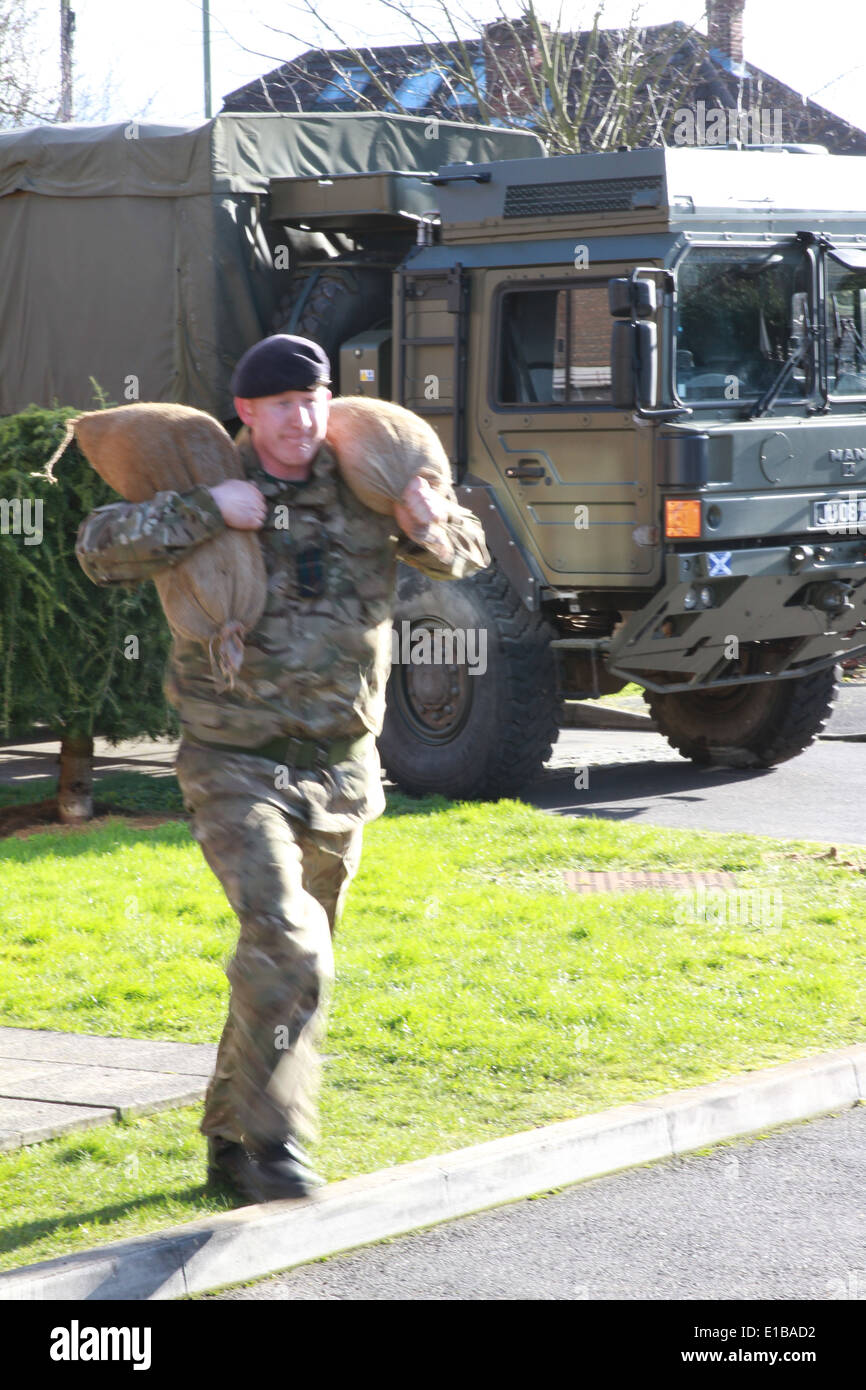 Army, sandbags floods Stock Photo - Alamy