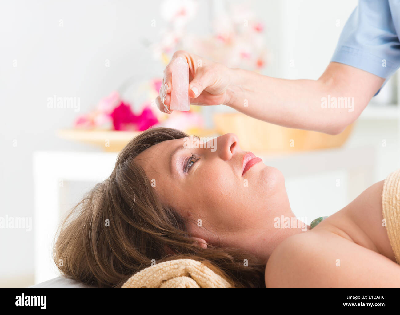 Crystal healing hi-res stock photography and images - Alamy