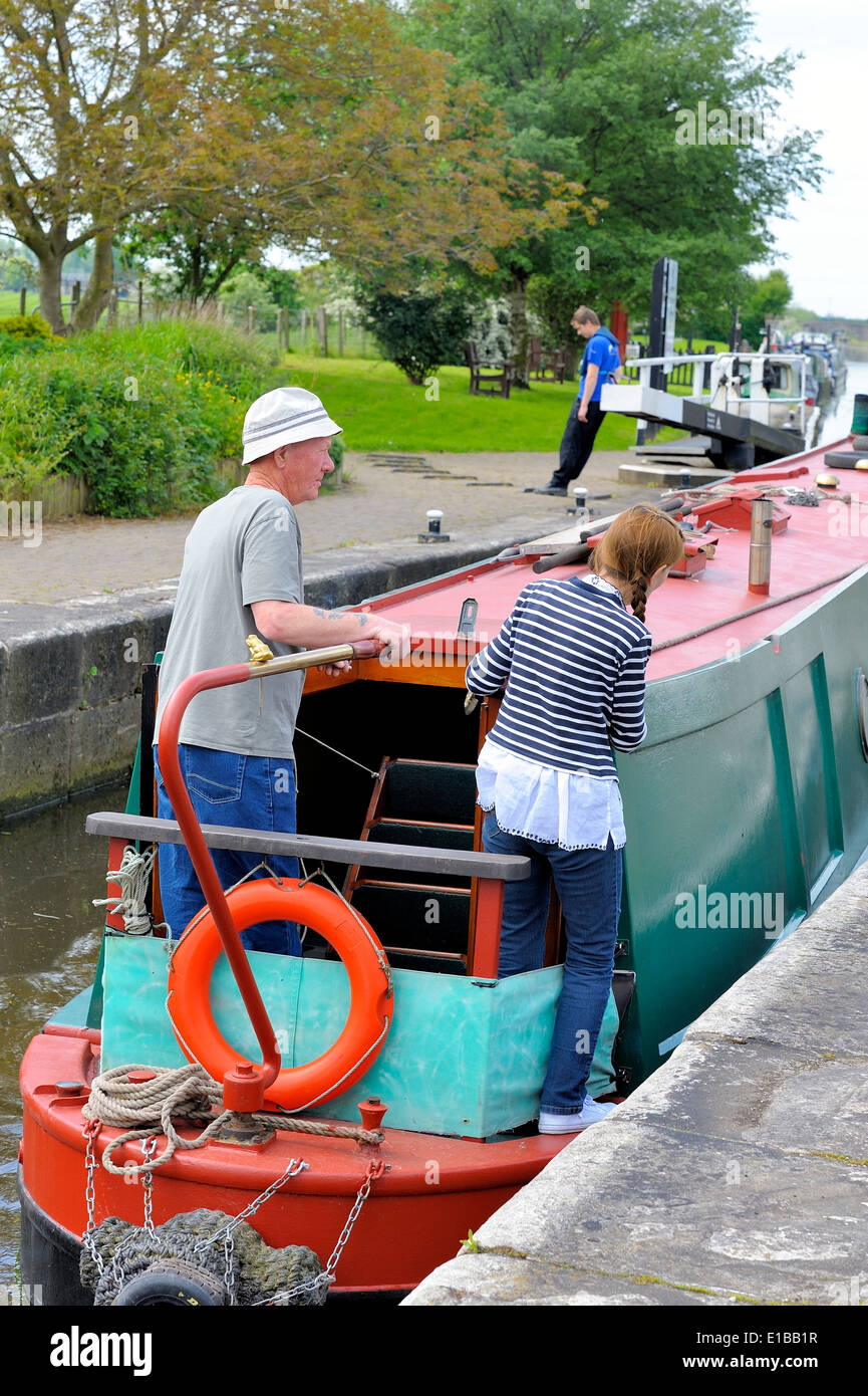 Husband and wife boating hi-res stock photography and images - Alamy