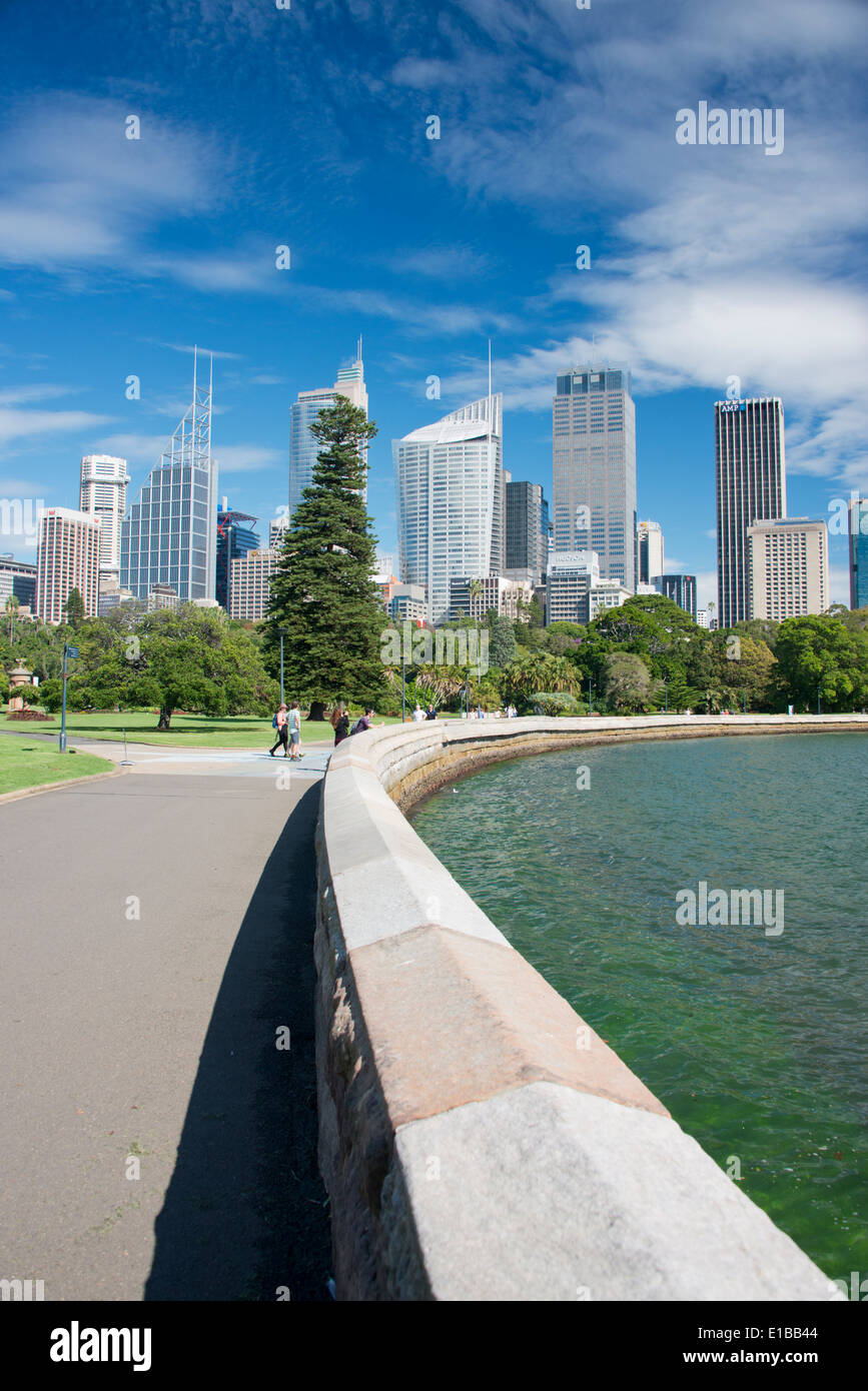 Australia, NSW, Sydney. Downtown skyline view from the Royal Botanic ...